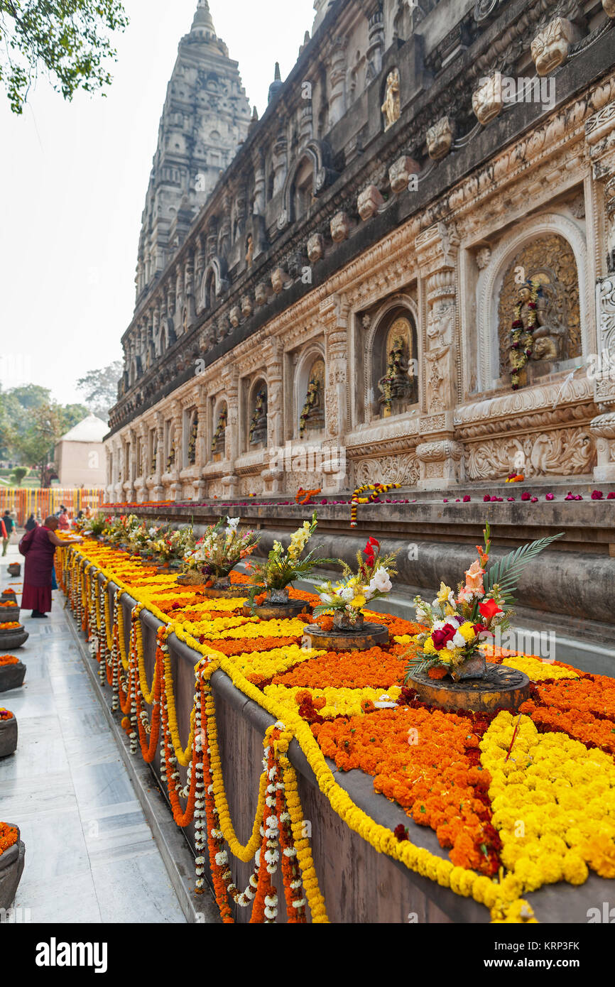 Flowers in front of walls of Mahabodhi Temple Stock Photo - Alamy