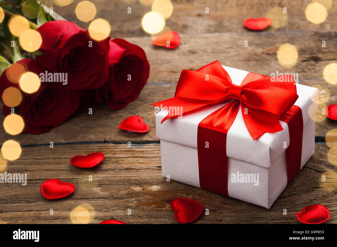 Red roses and gift box Stock Photo - Alamy
