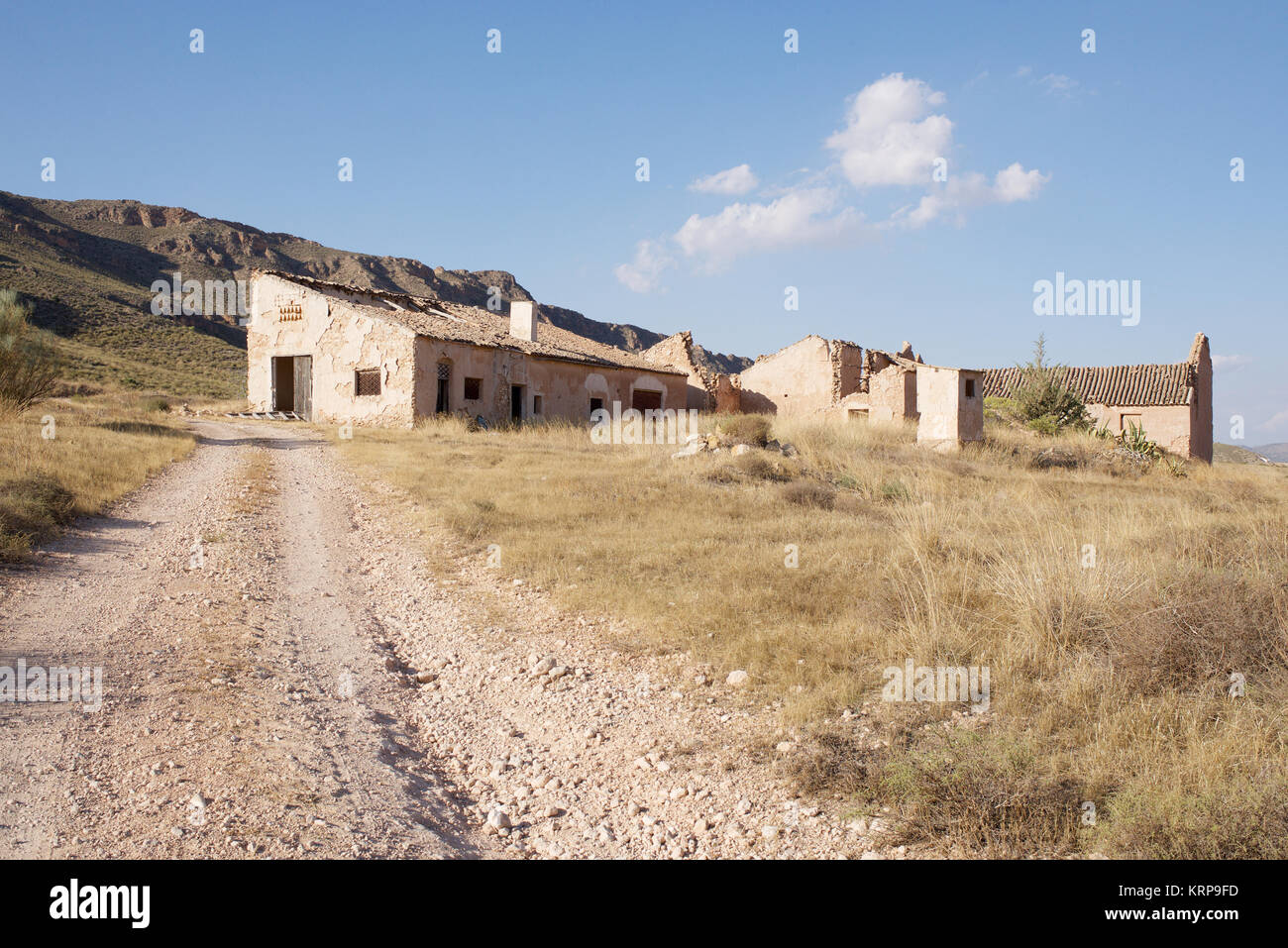 Run down farmhouse hi-res stock photography and images - Alamy