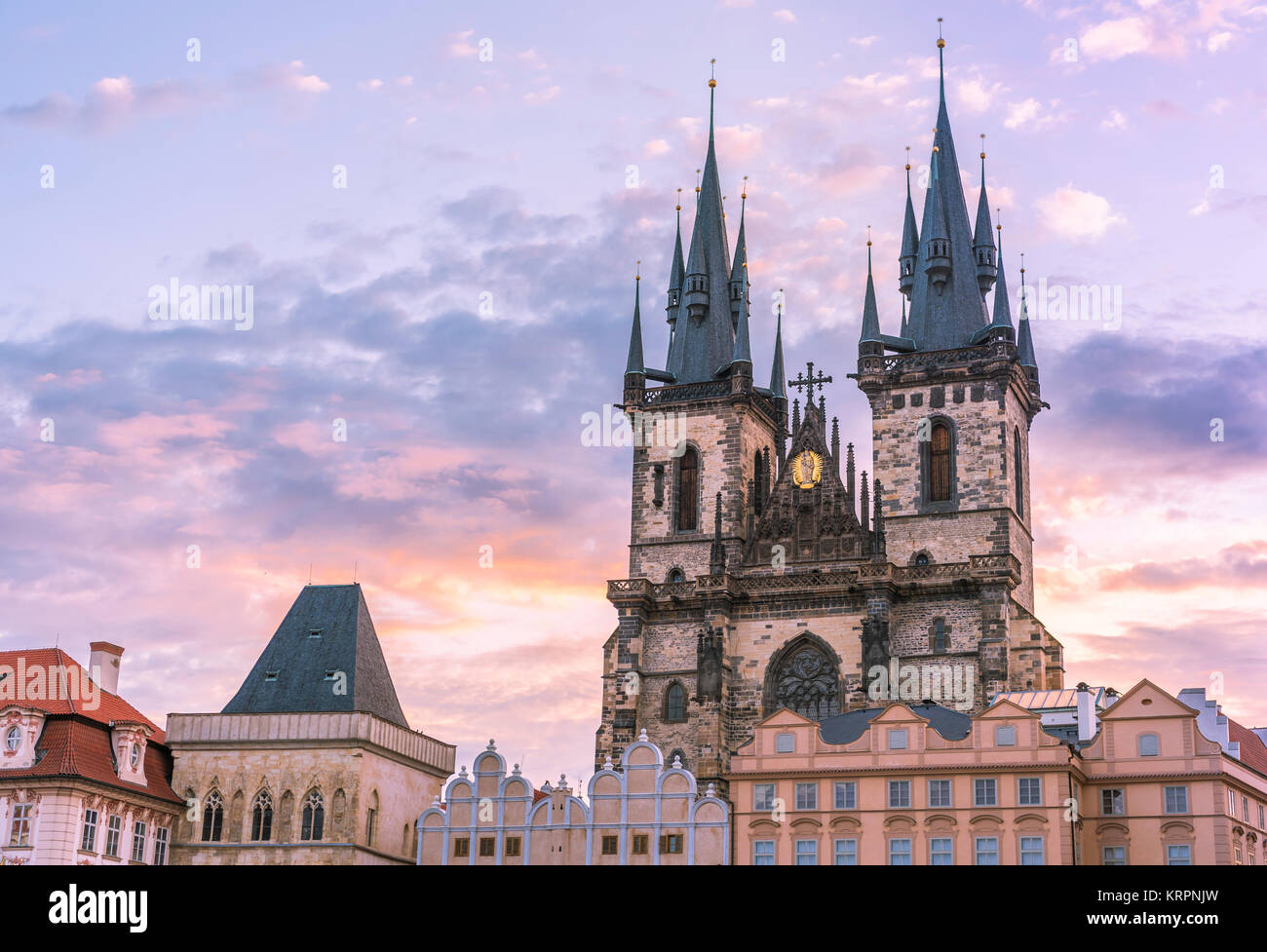 Cathedral under construction medieval hi-res stock photography and ...