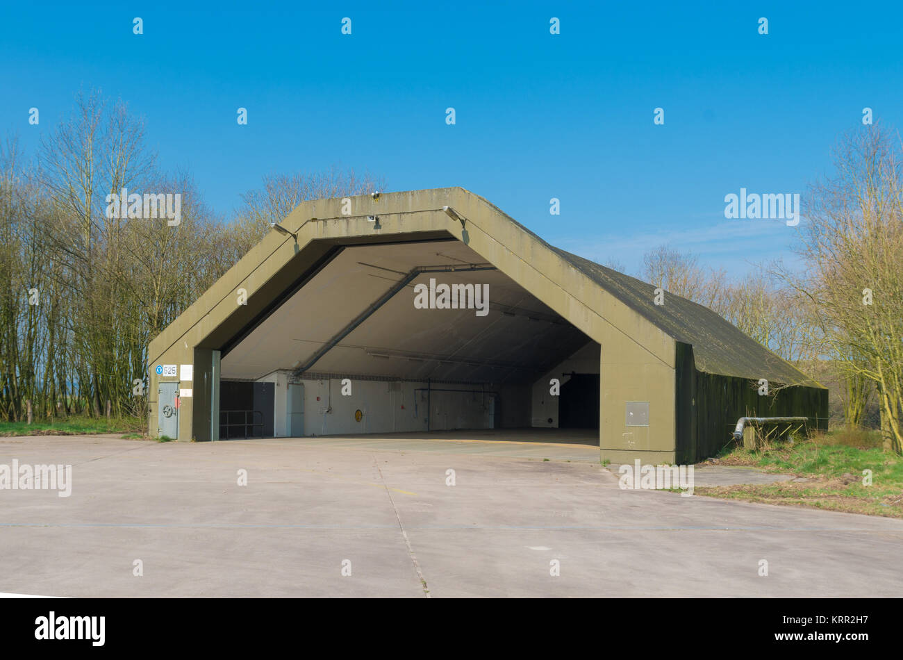 Camouflaged aircraft hi-res stock photography and images - Alamy