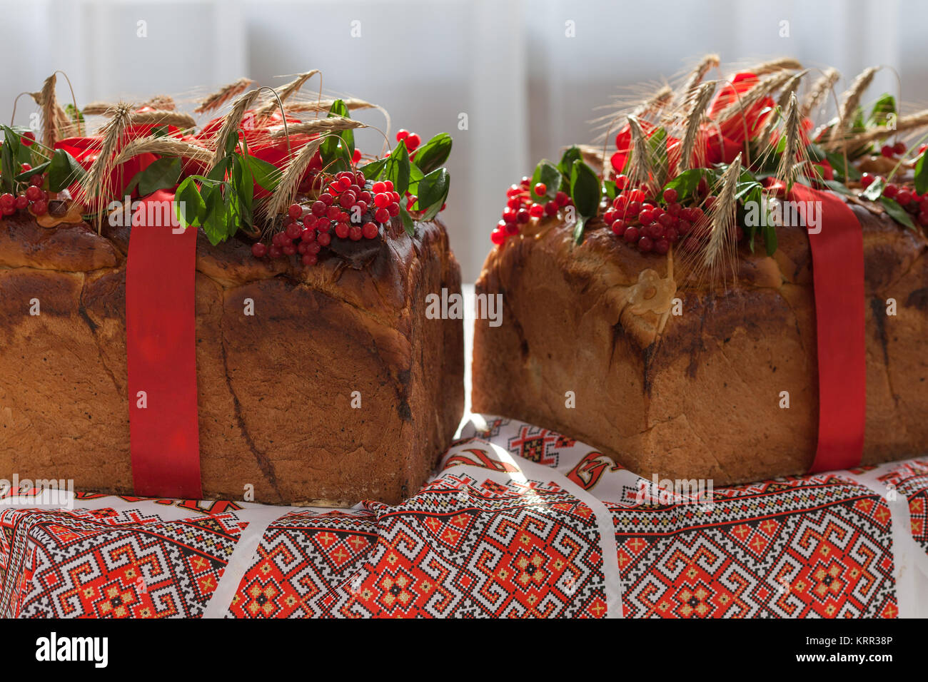 The traditional ukrainian wedding bread Stock Photo - Alamy