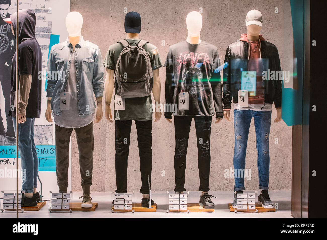 Retail store mannequin display hi-res stock photography and images - Alamy
