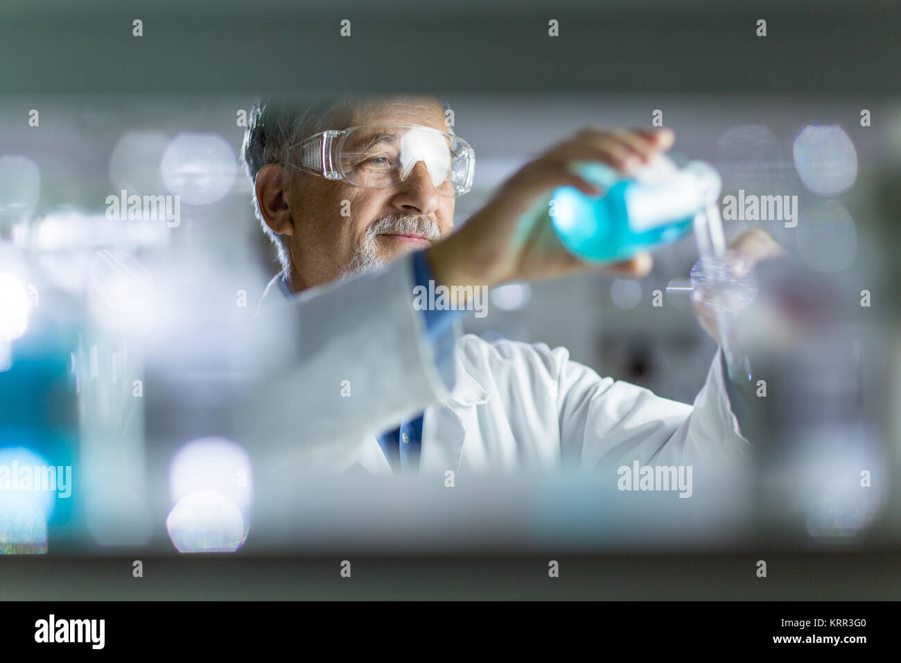 Senior male researcher carrying out scientific research in a lab ...