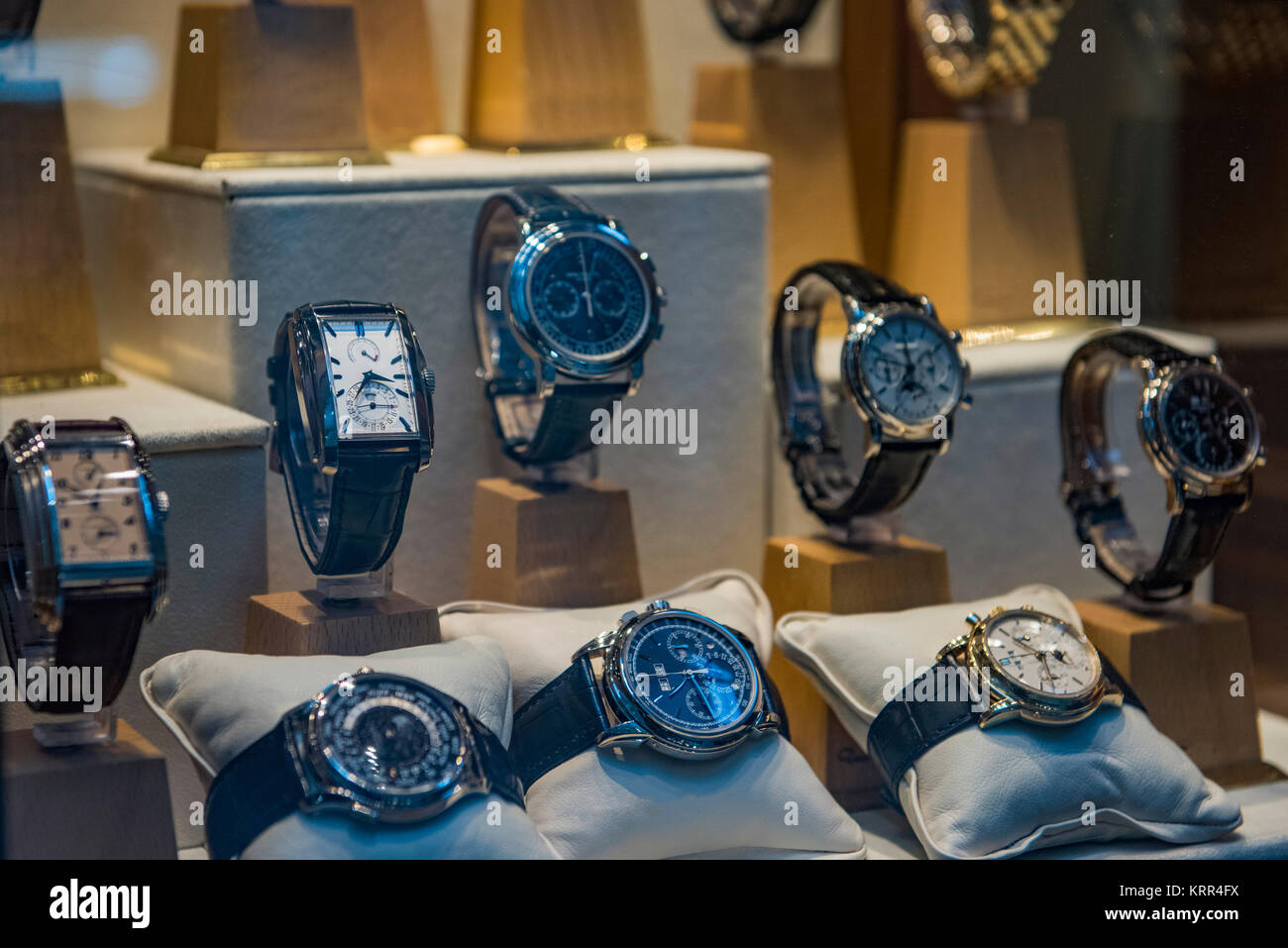 Watch store interior hi-res stock photography and images - Alamy