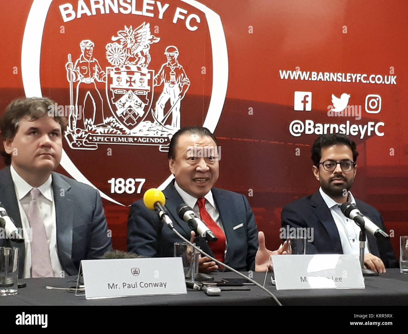 Chien lee during hi-res stock photography and images - Alamy