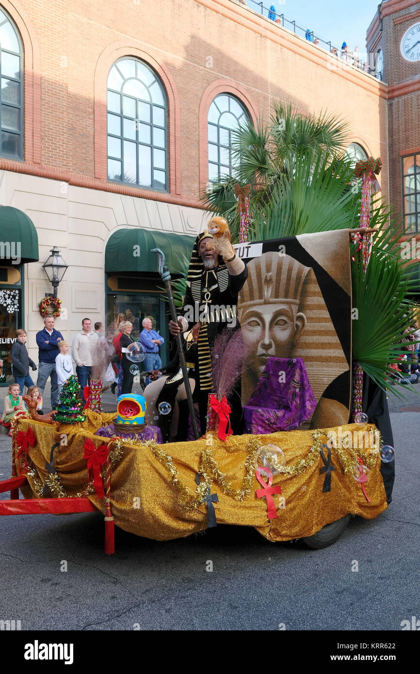 Christmas parade float hi-res stock photography and images - Alamy