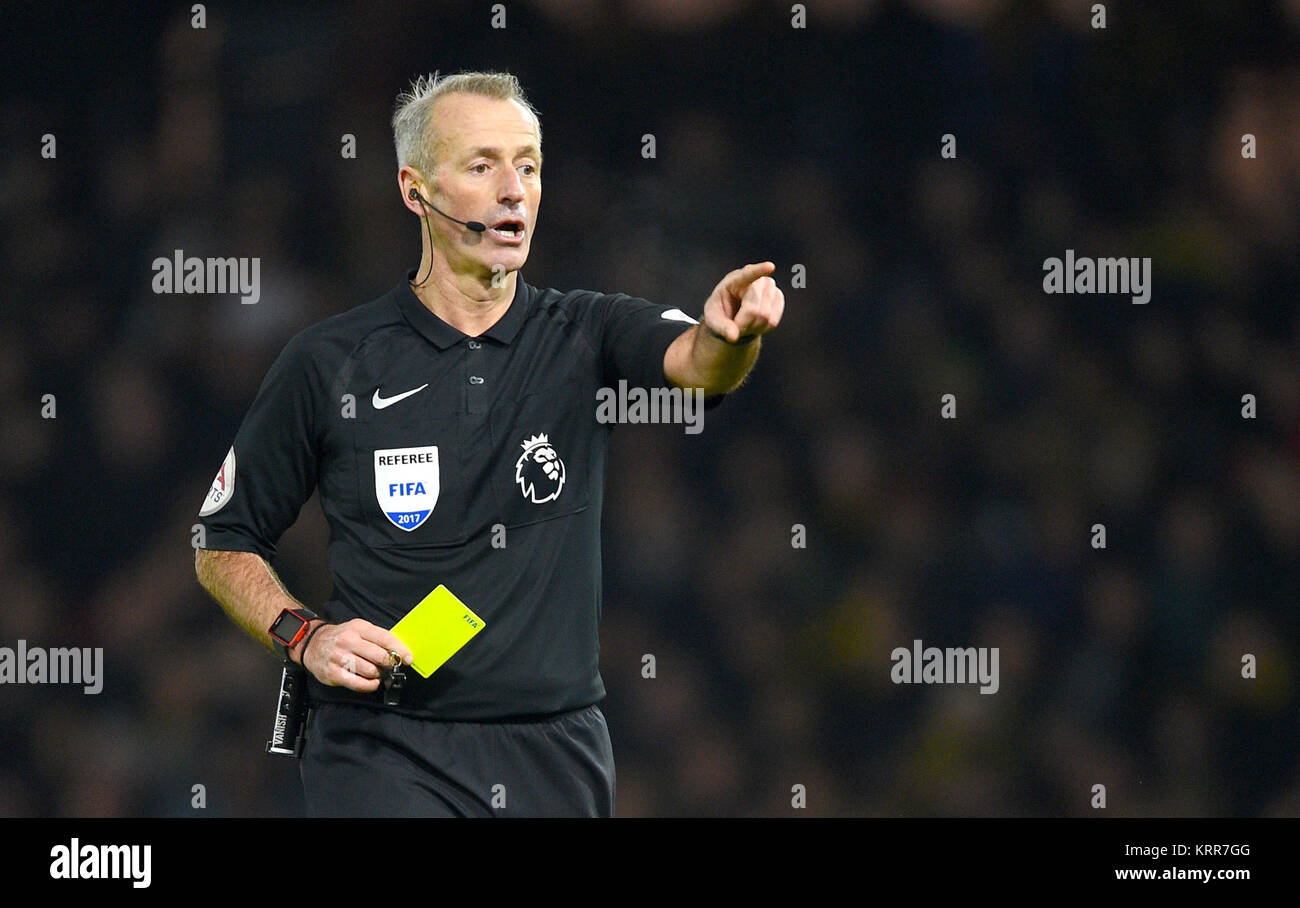 Referee Martin Atkinson Stock Photo - Alamy