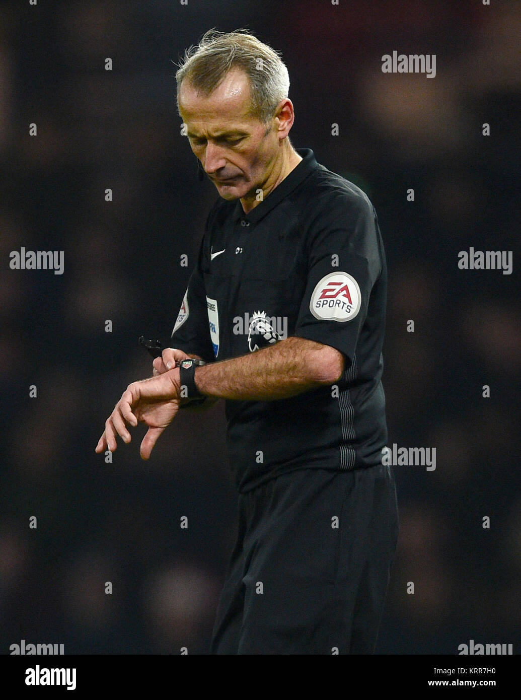 Referee Martin Atkinson Stock Photo - Alamy