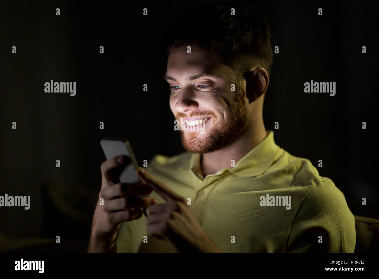 Man smartphone happy hi-res stock photography and images - Alamy