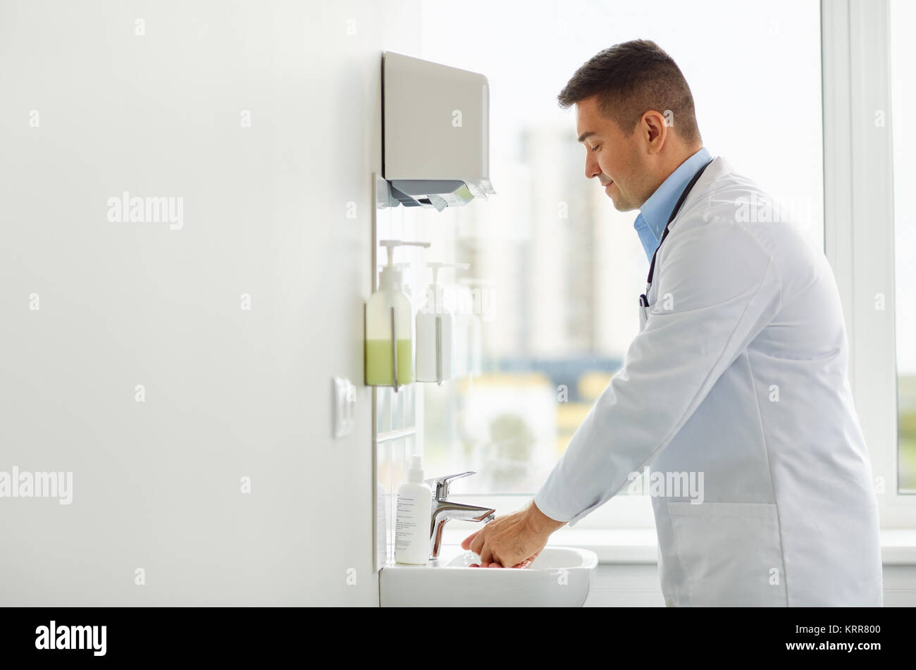 Doctor washing hands hi-res stock photography and images - Alamy