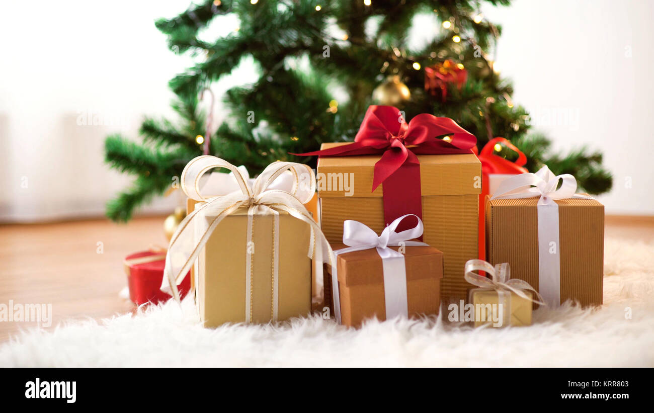 Tree decorated with small boxes hi-res stock photography and images - Alamy