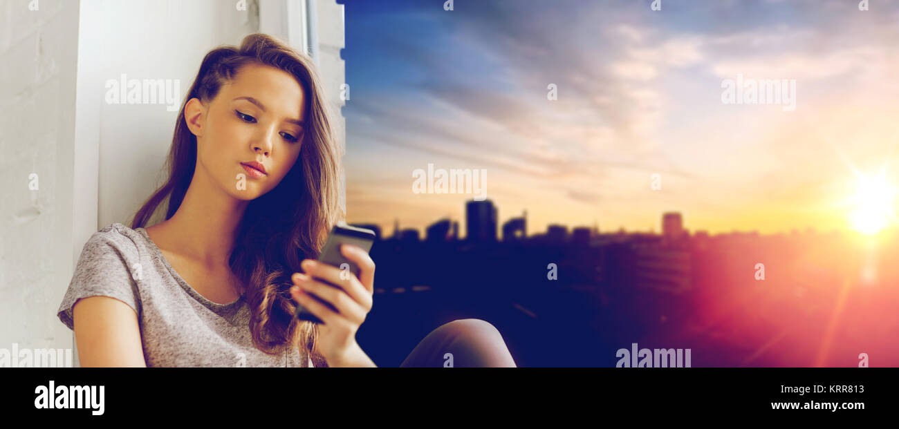 sad pretty teenage girl with smartphone texting Stock Photo - Alamy