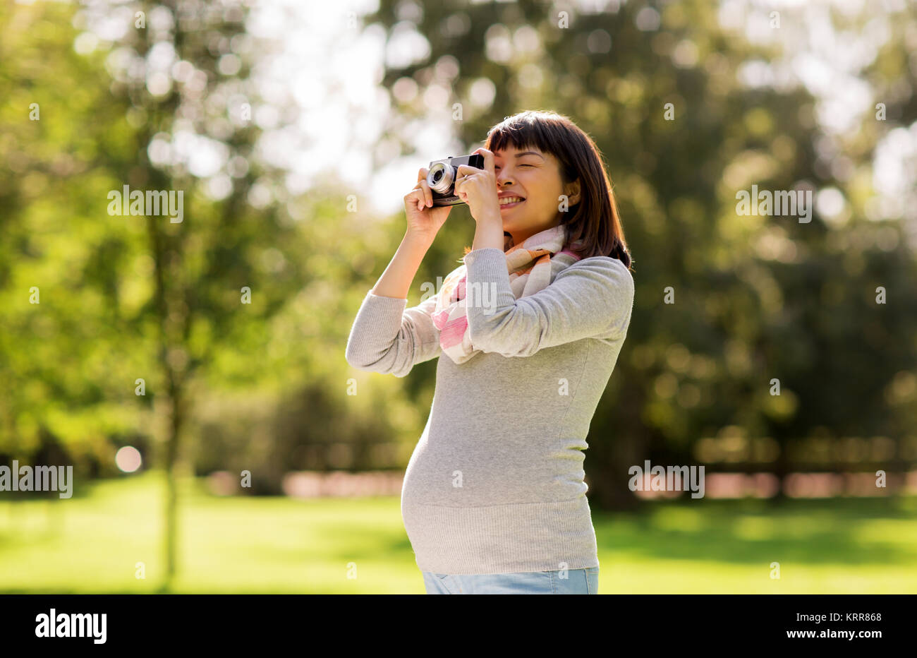 Maternity photoshoot hi-res stock photography and images - Alamy