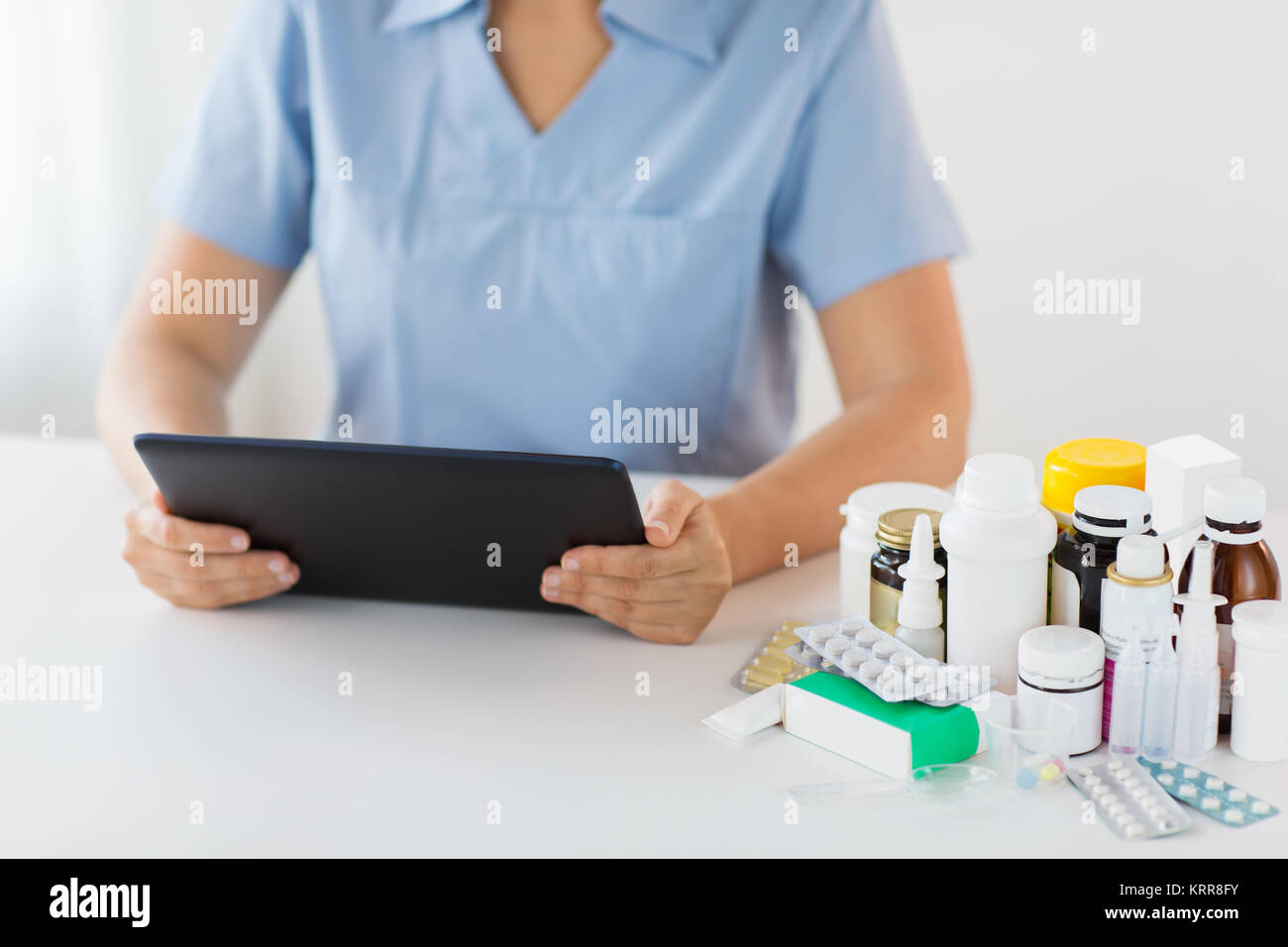 Tablet medicine nurse pharmaceutical hi-res stock photography and ...