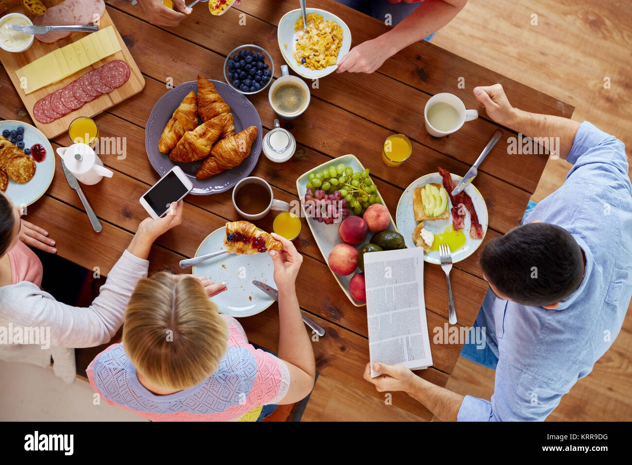 people with smartphones eating food at table Stock Photo - Alamy
