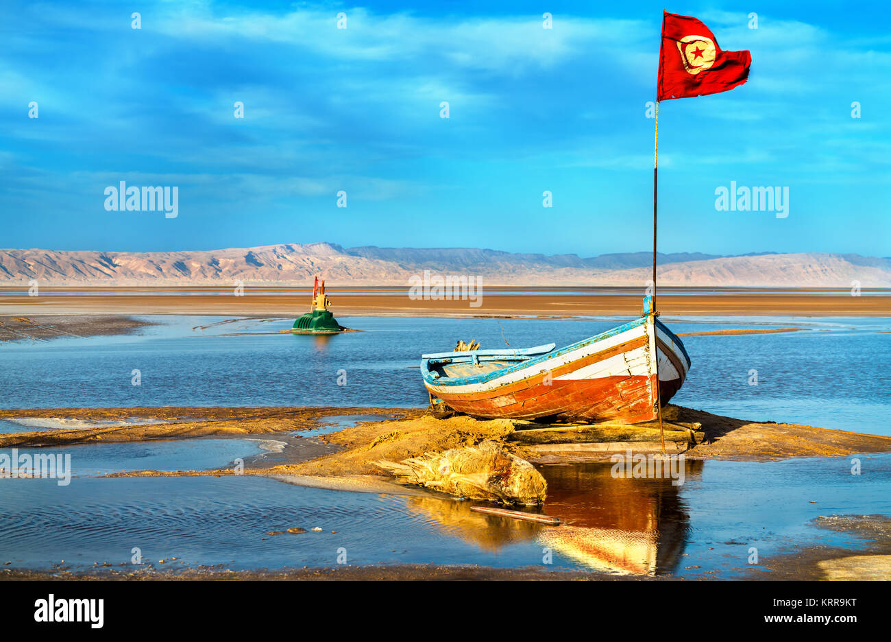 Boat on Chott el Djerid, an endorheic salt lake in Tunisia Stock Photo ...