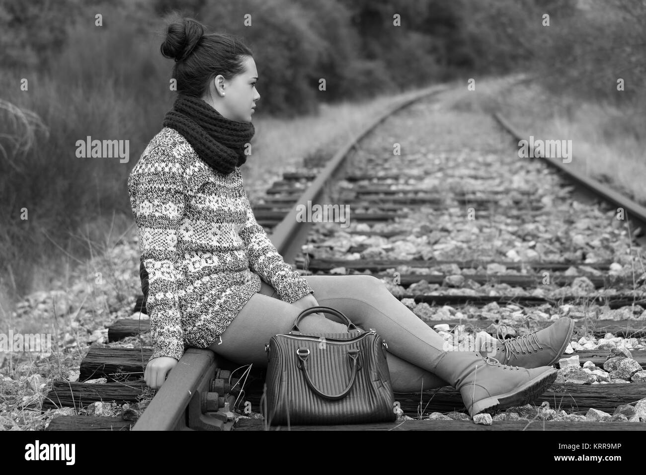 Perfil mujer joven hi-res stock photography and images - Alamy
