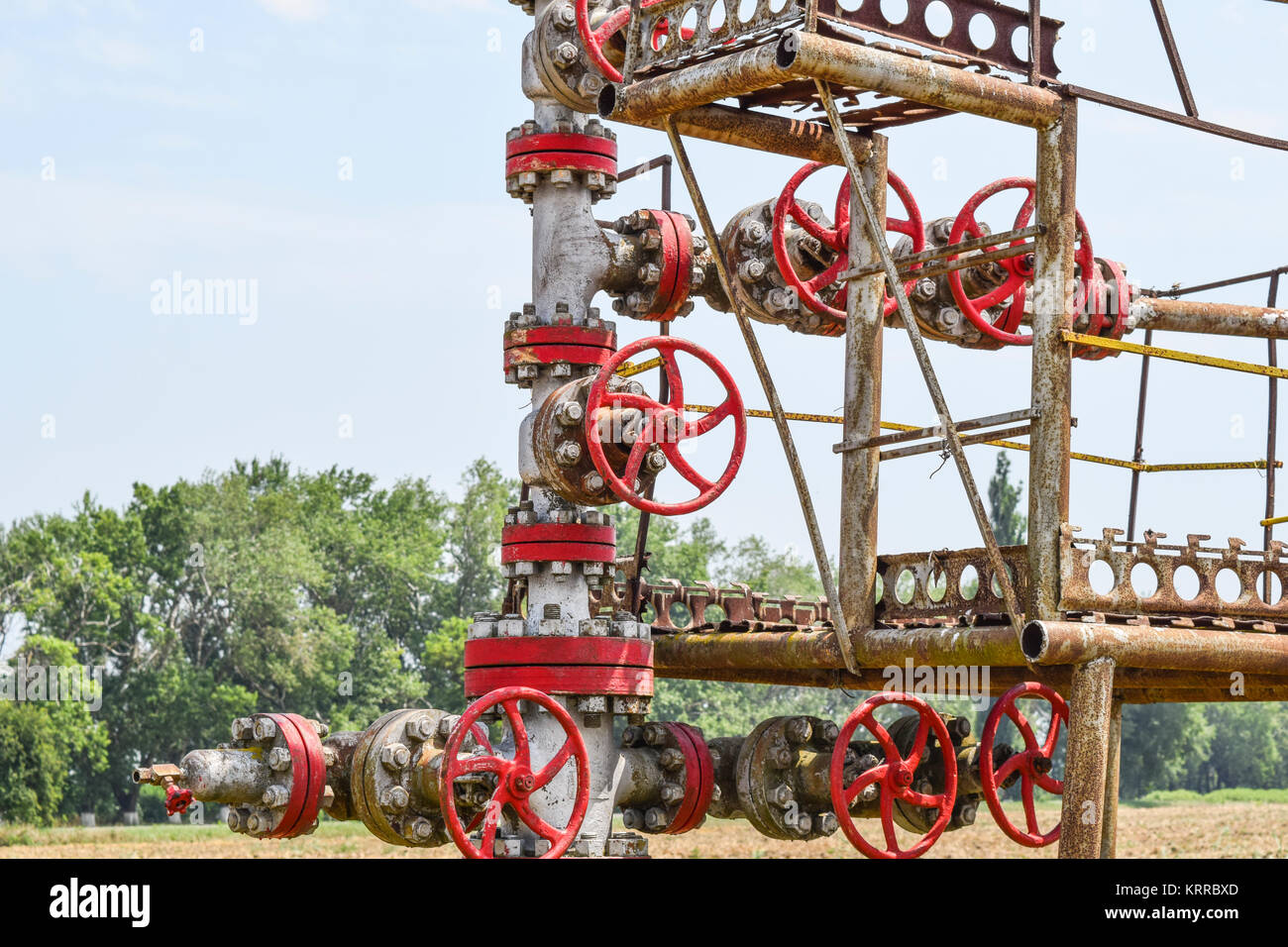 Wellhead manifold hi-res stock photography and images - Alamy