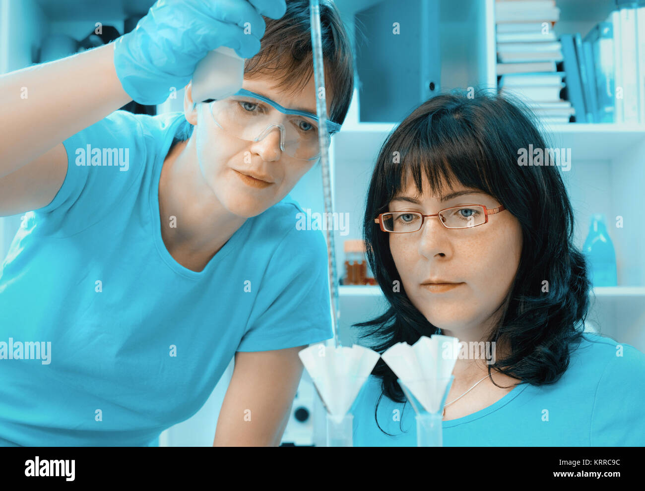 Female biologists hi-res stock photography and images - Alamy