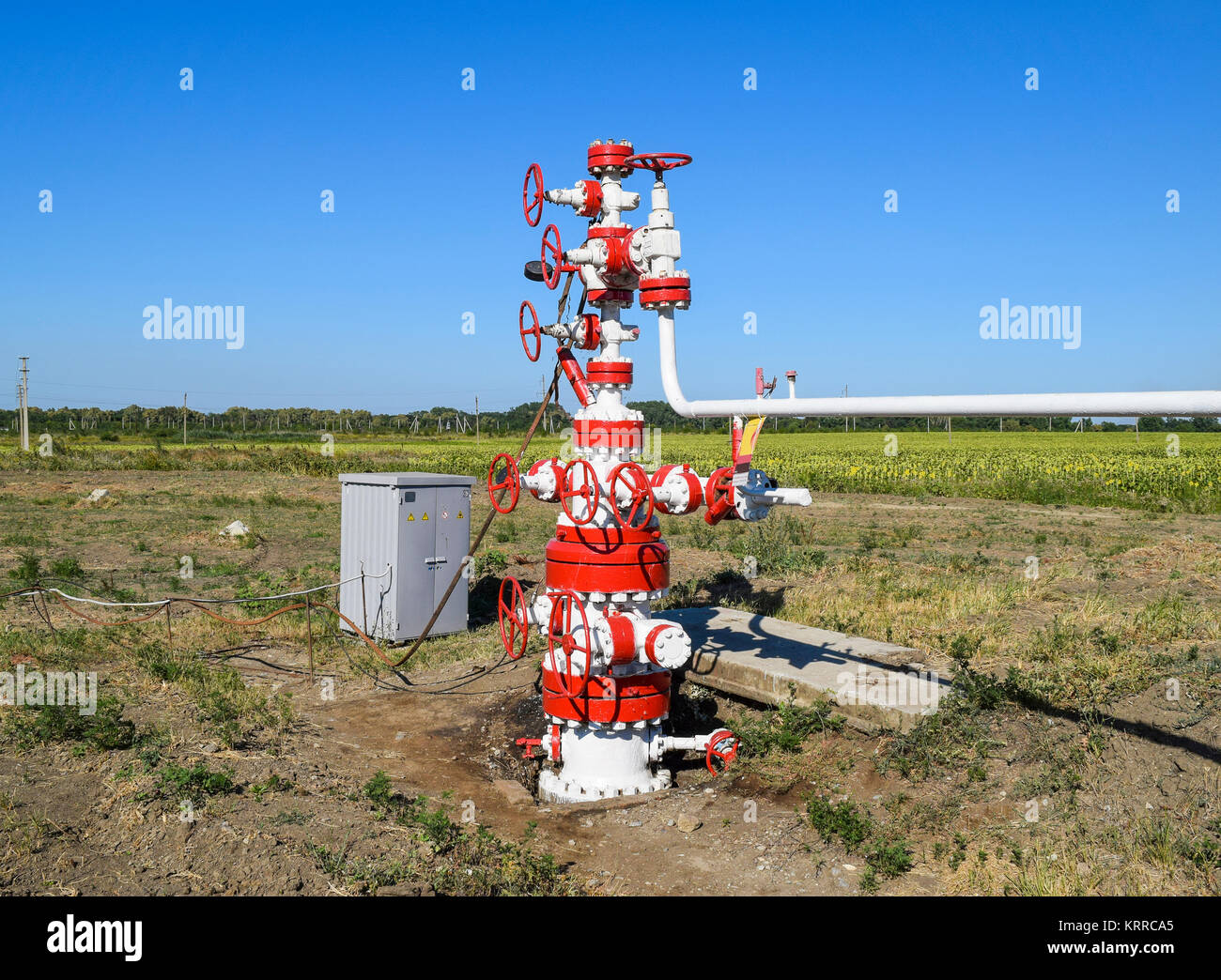 Wellhead manifold hi-res stock photography and images - Alamy