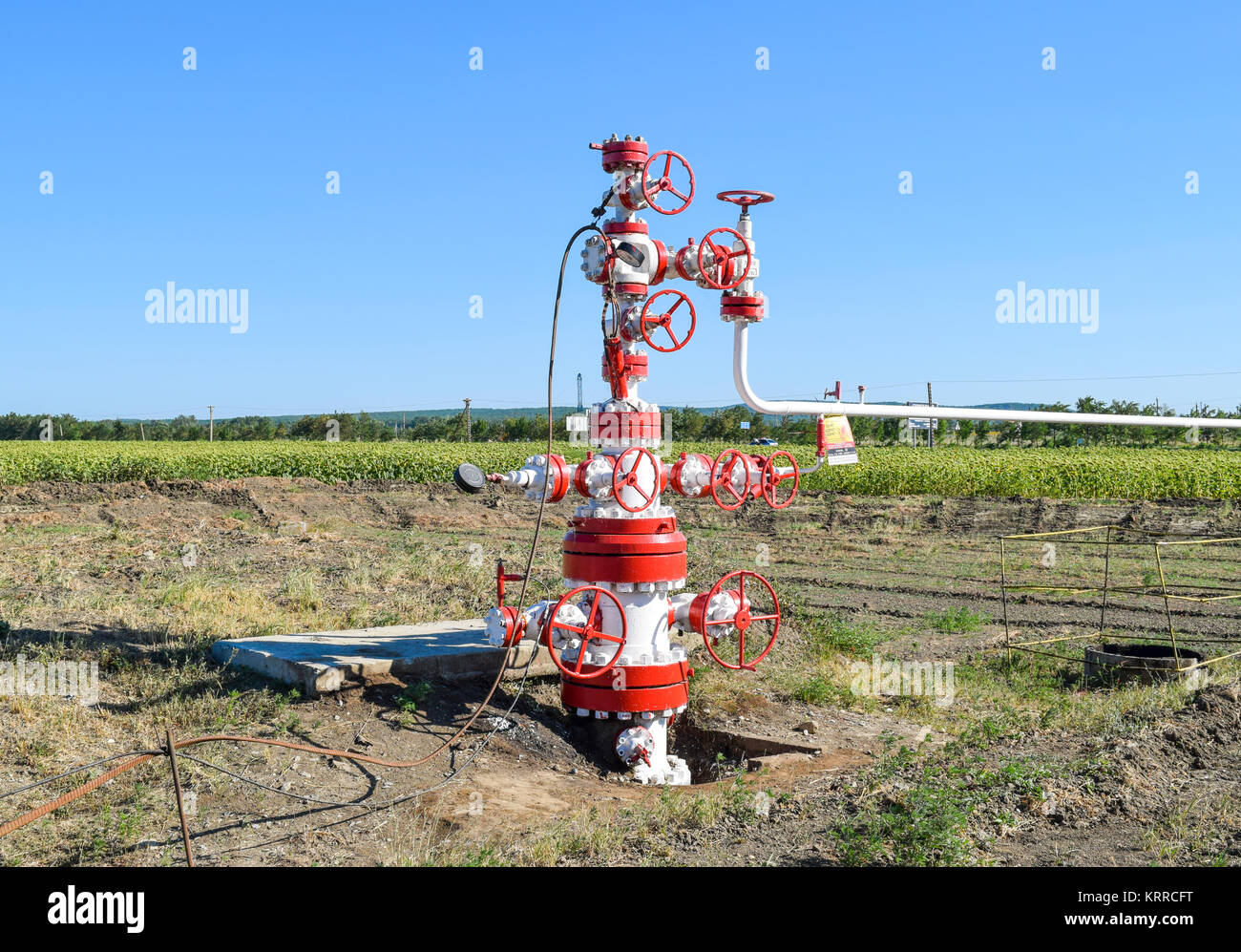 Wellhead manifold hi-res stock photography and images - Alamy