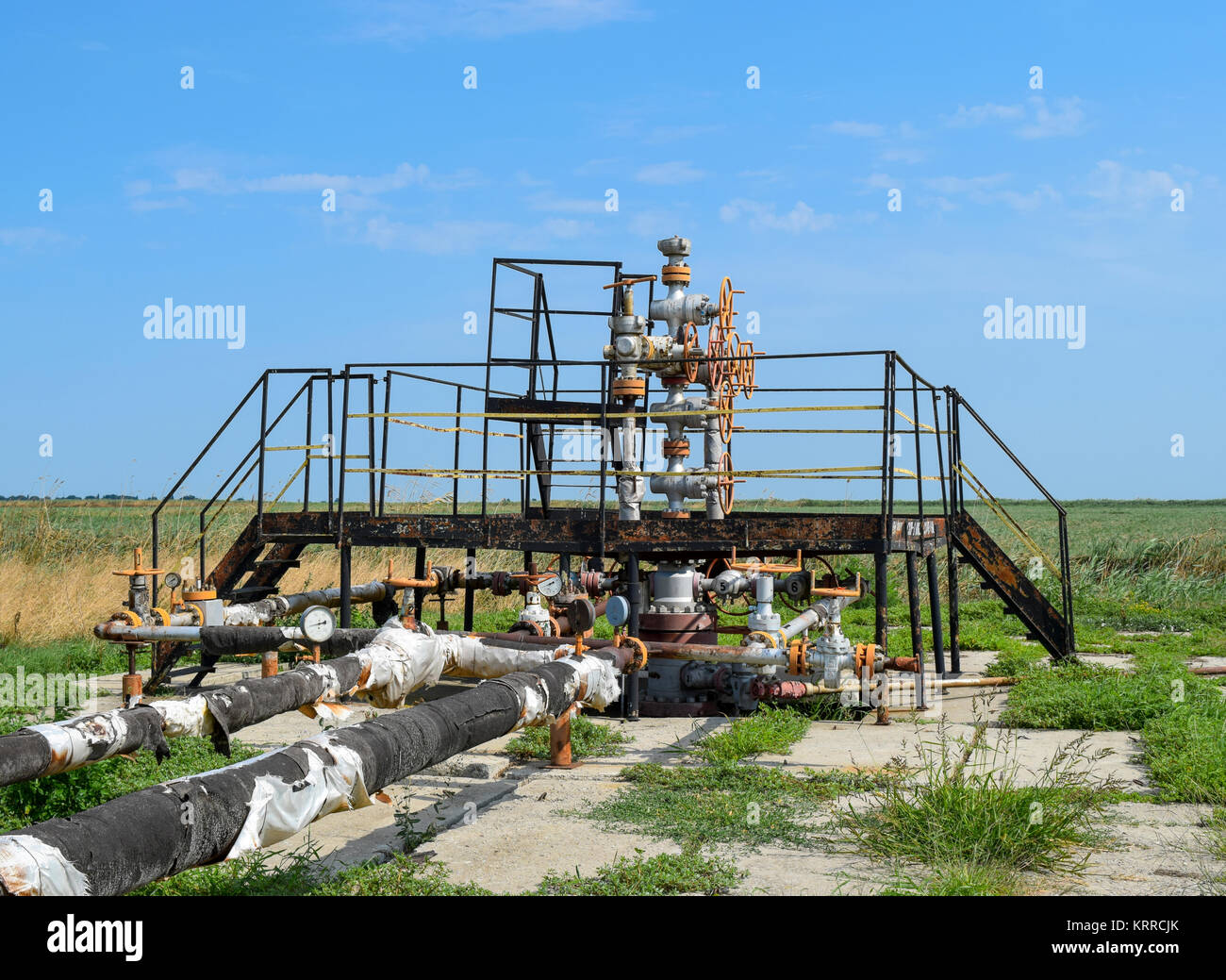 Oil gas industry wellhead flange hi-res stock photography and images ...