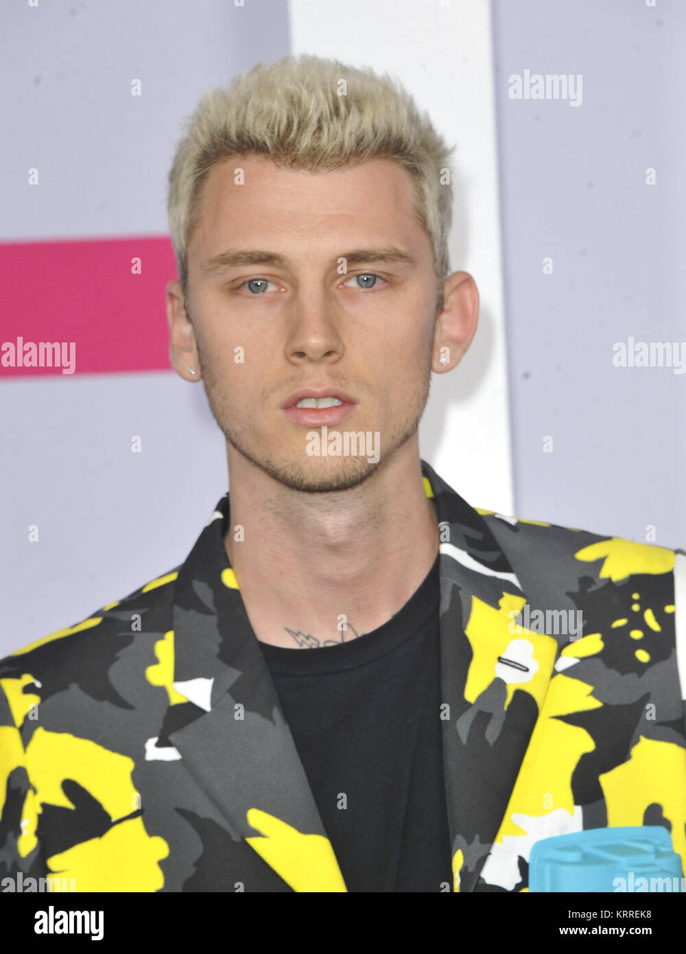 Machine gun kelly american music awards hi-res stock photography and ...