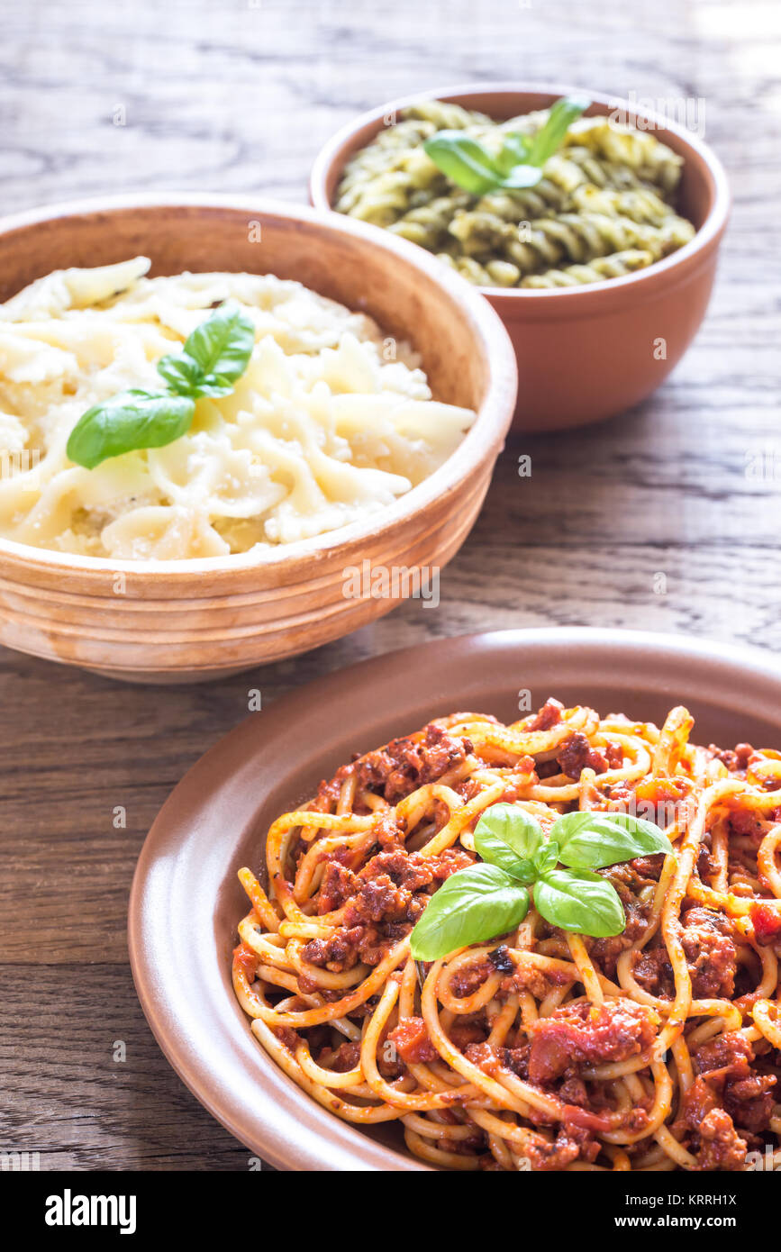 Different kinds of pasta spaghetti hi-res stock photography and images ...