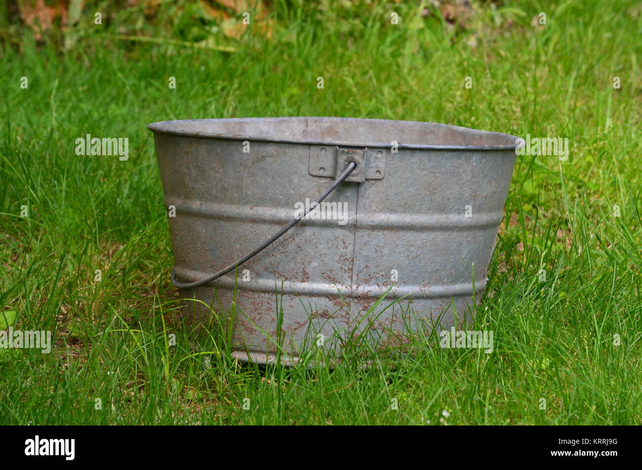 Green metal container hi-res stock photography and images - Alamy