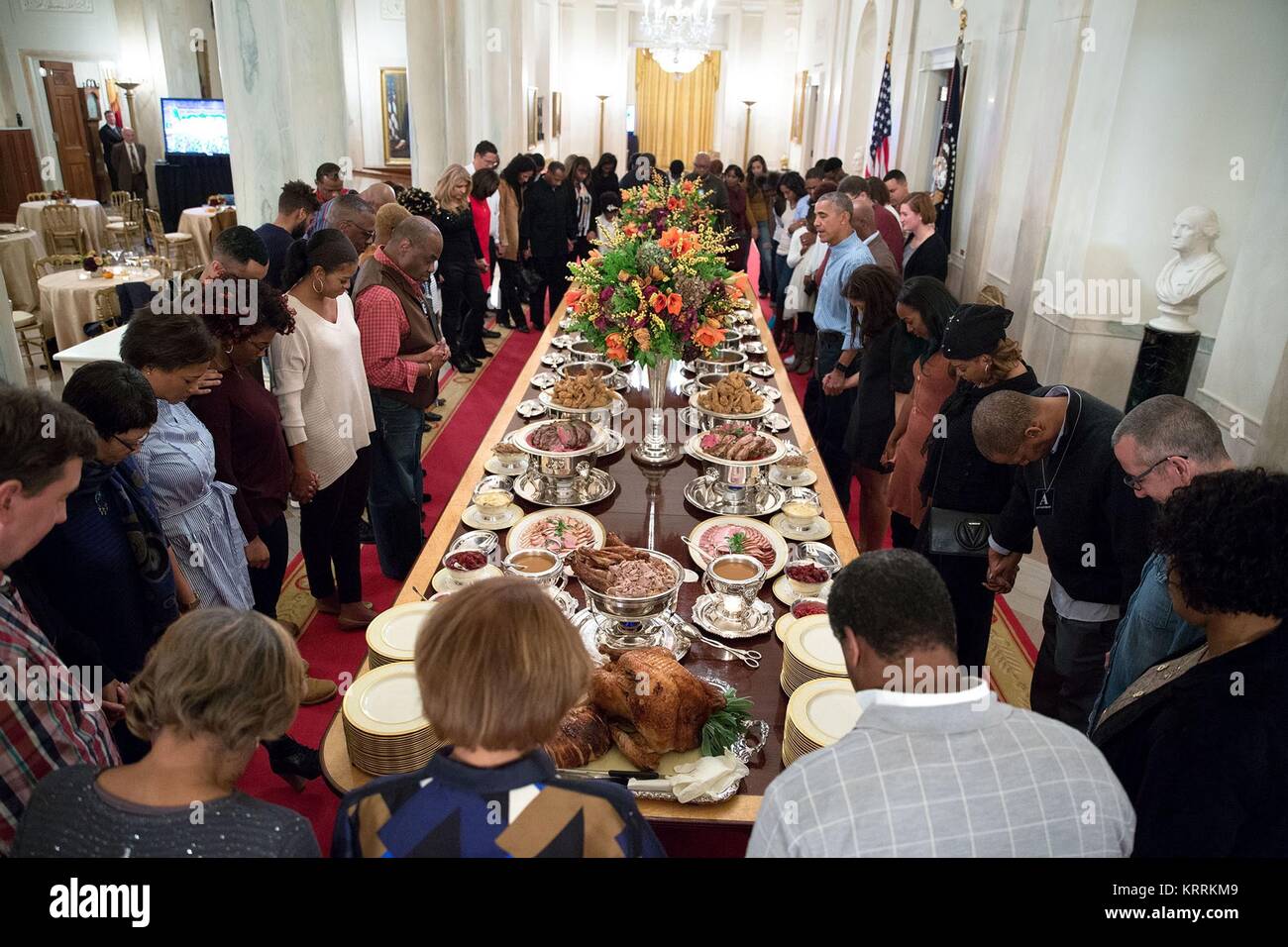 U.S. President Barack Obama leads a prayer before hosting Thanksgiving ...