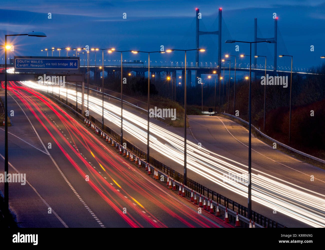 M4 motorway at night hi-res stock photography and images - Alamy