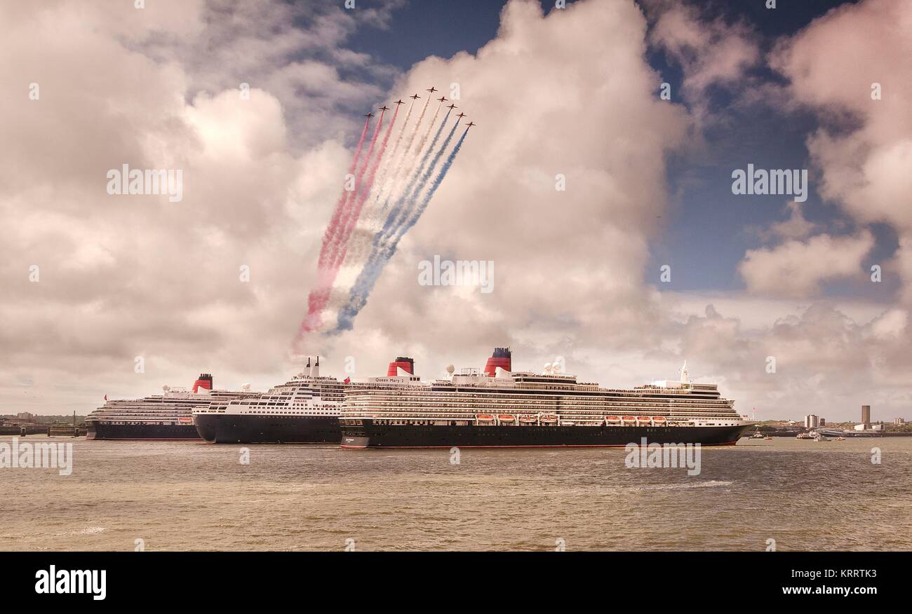 The three Cunard Queens cruise ships and the Red Arrows display over ...