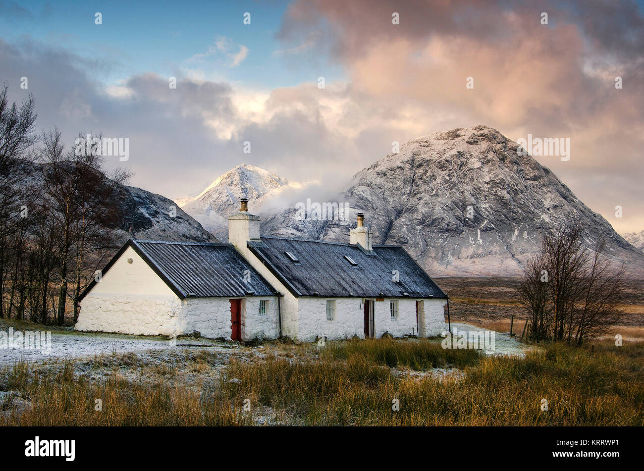 Black rock cottage in glencoe hi-res stock photography and images - Alamy