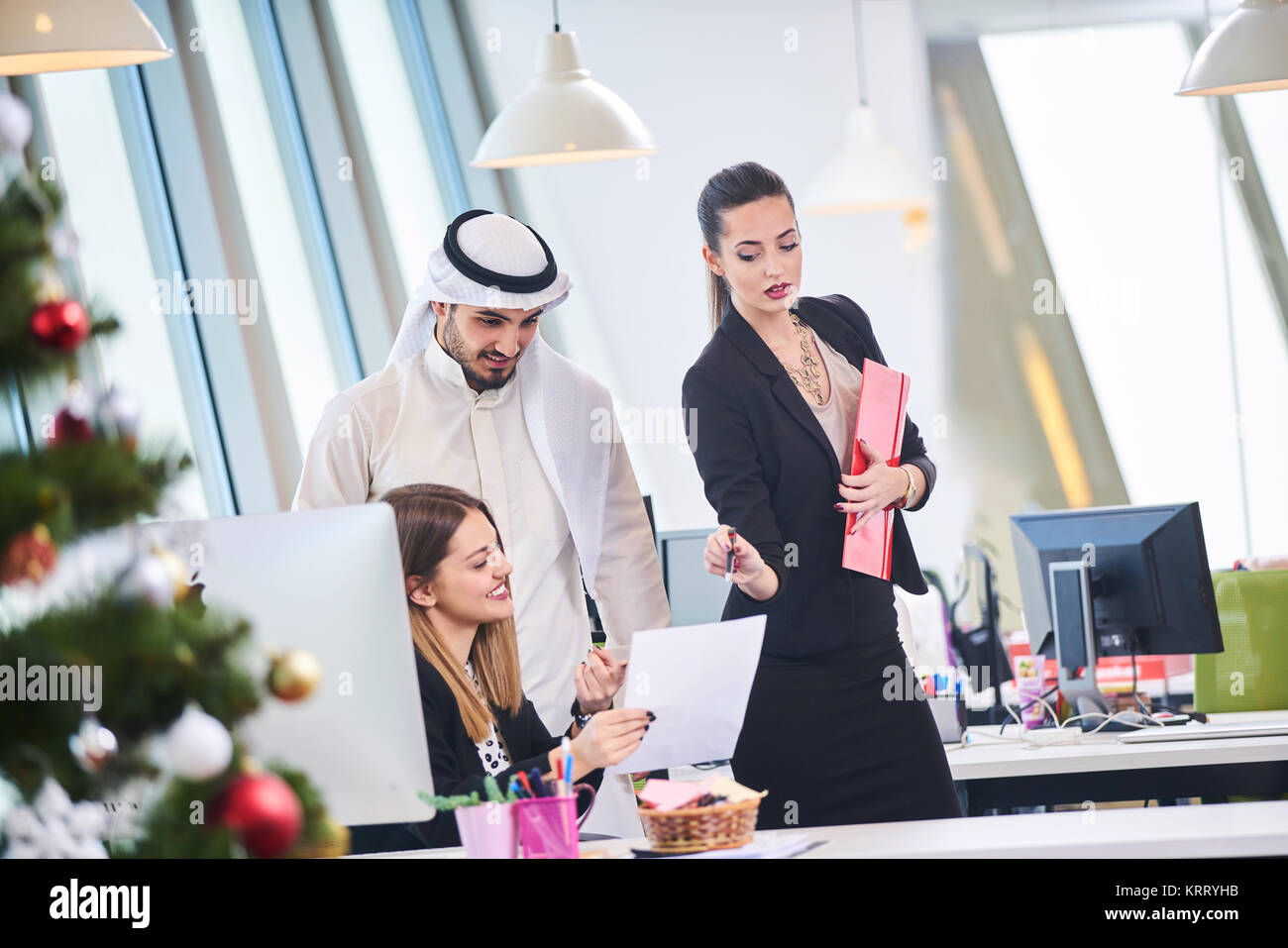Arab business people in a meeting Stock Photo - Alamy