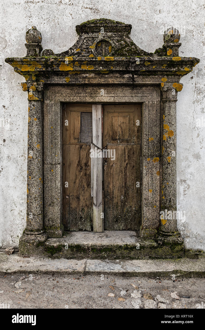 Puerta abandonado hi-res stock photography and images - Alamy