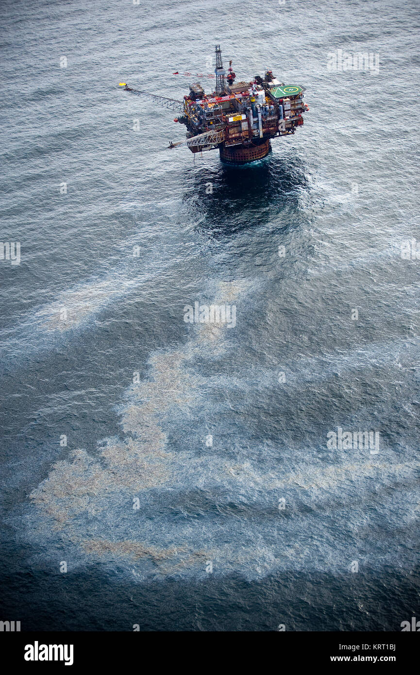 Ninian central platform hi-res stock photography and images - Alamy