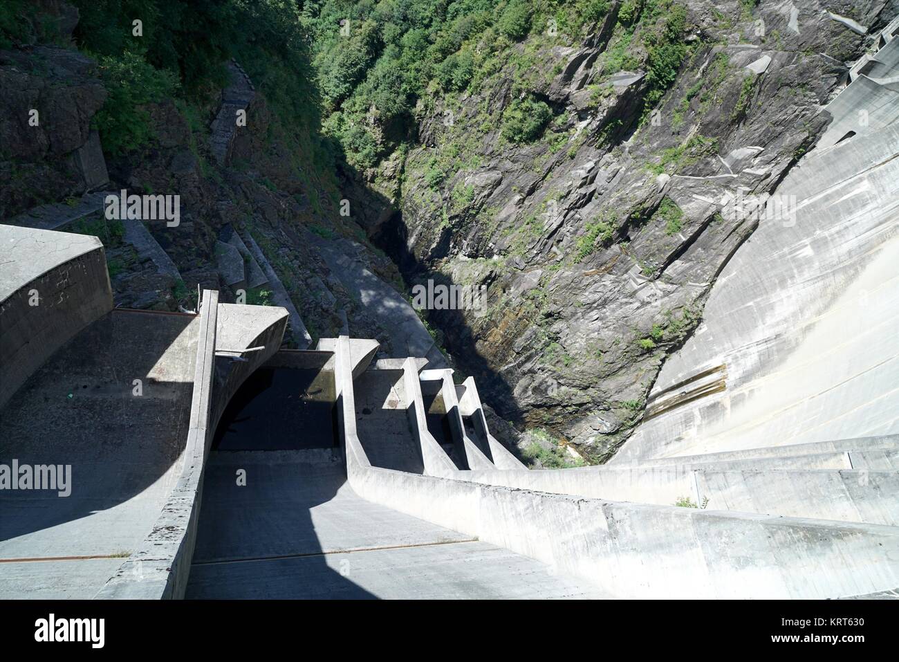 Verzasca dam verzasca valley switzerland hi-res stock photography and ...