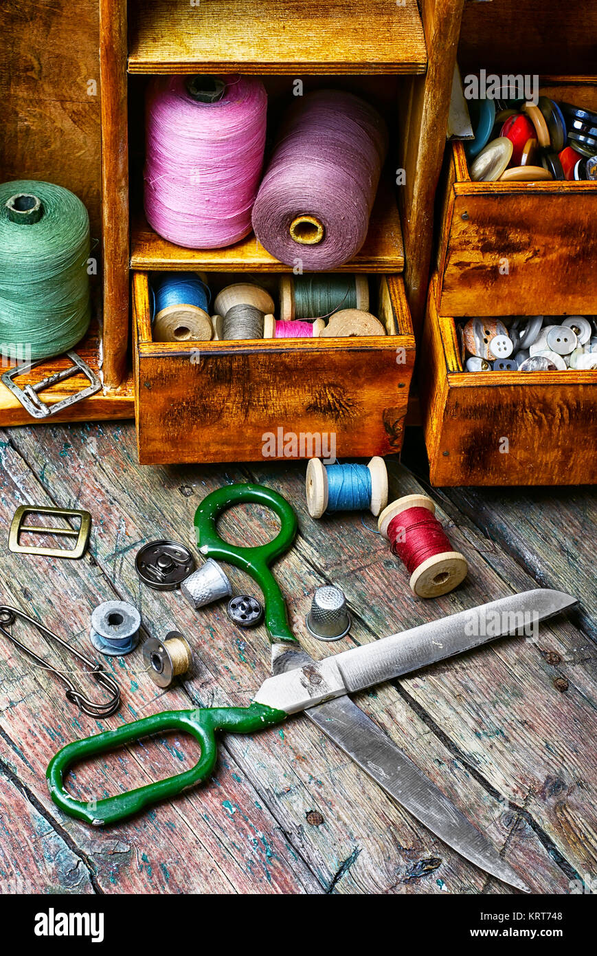 Spools of sewing threads and buttons from clothing Stock Photo - Alamy