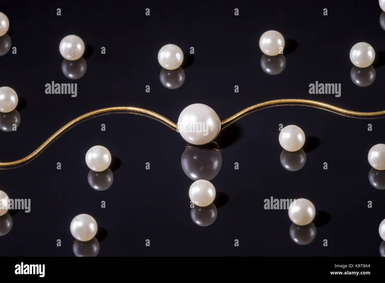 Pearl necklace on black backdrop hi-res stock photography and images ...