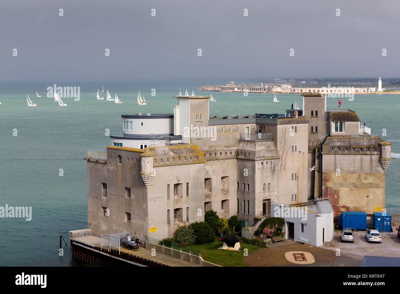 Hurst castle yachting isle of wight hi-res stock photography and images ...