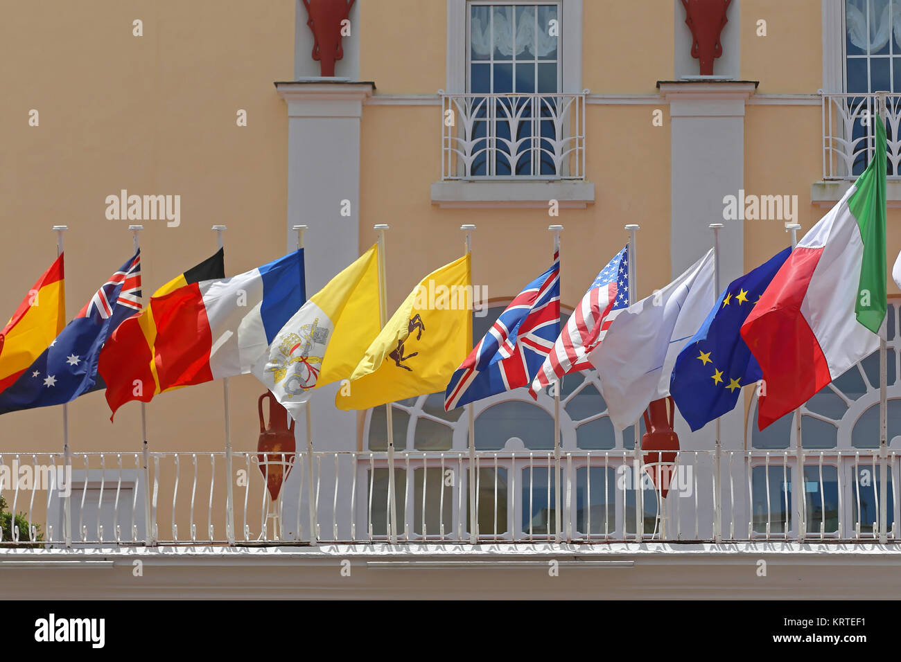 Flies flags hi-res stock photography and images - Alamy