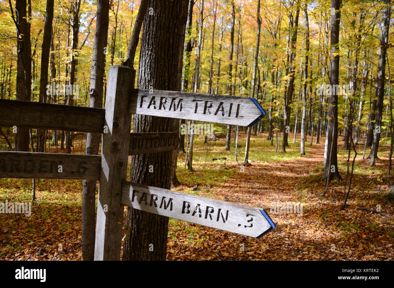 Trail signs at Shelburne Farms, Vermont, USA Stock Photo - Alamy