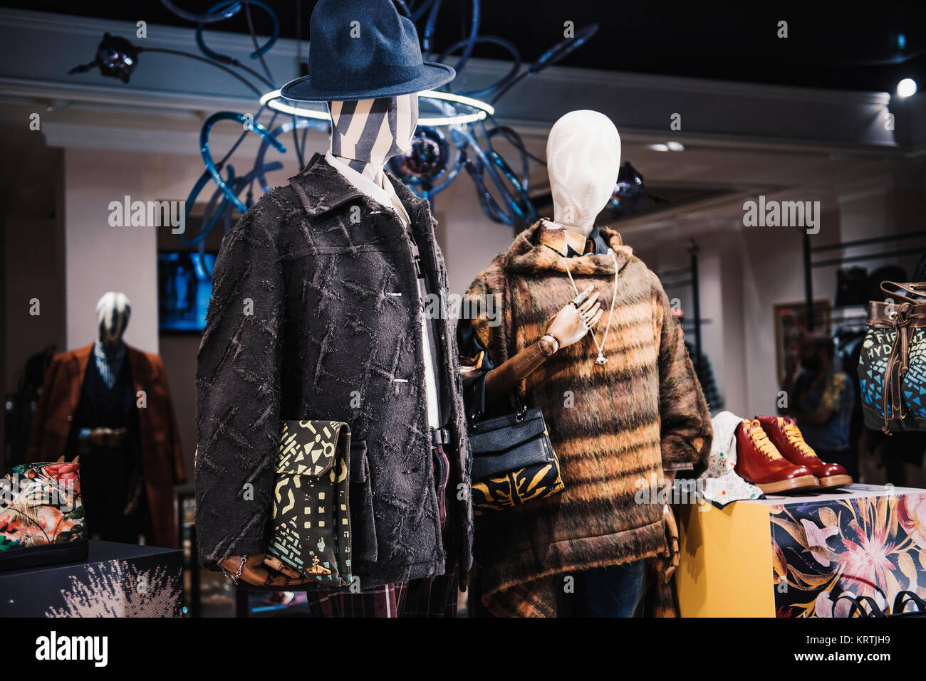 Storefront urban clothes hi-res stock photography and images - Alamy