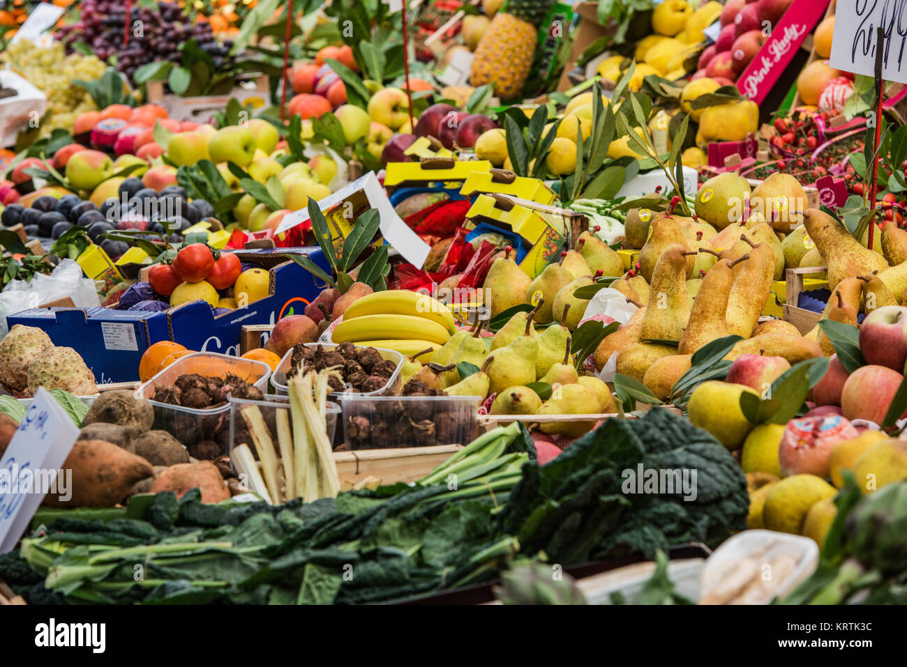 Milano, Italy - November 12, 2016: Fruit market in Milan, Italy Stock ...