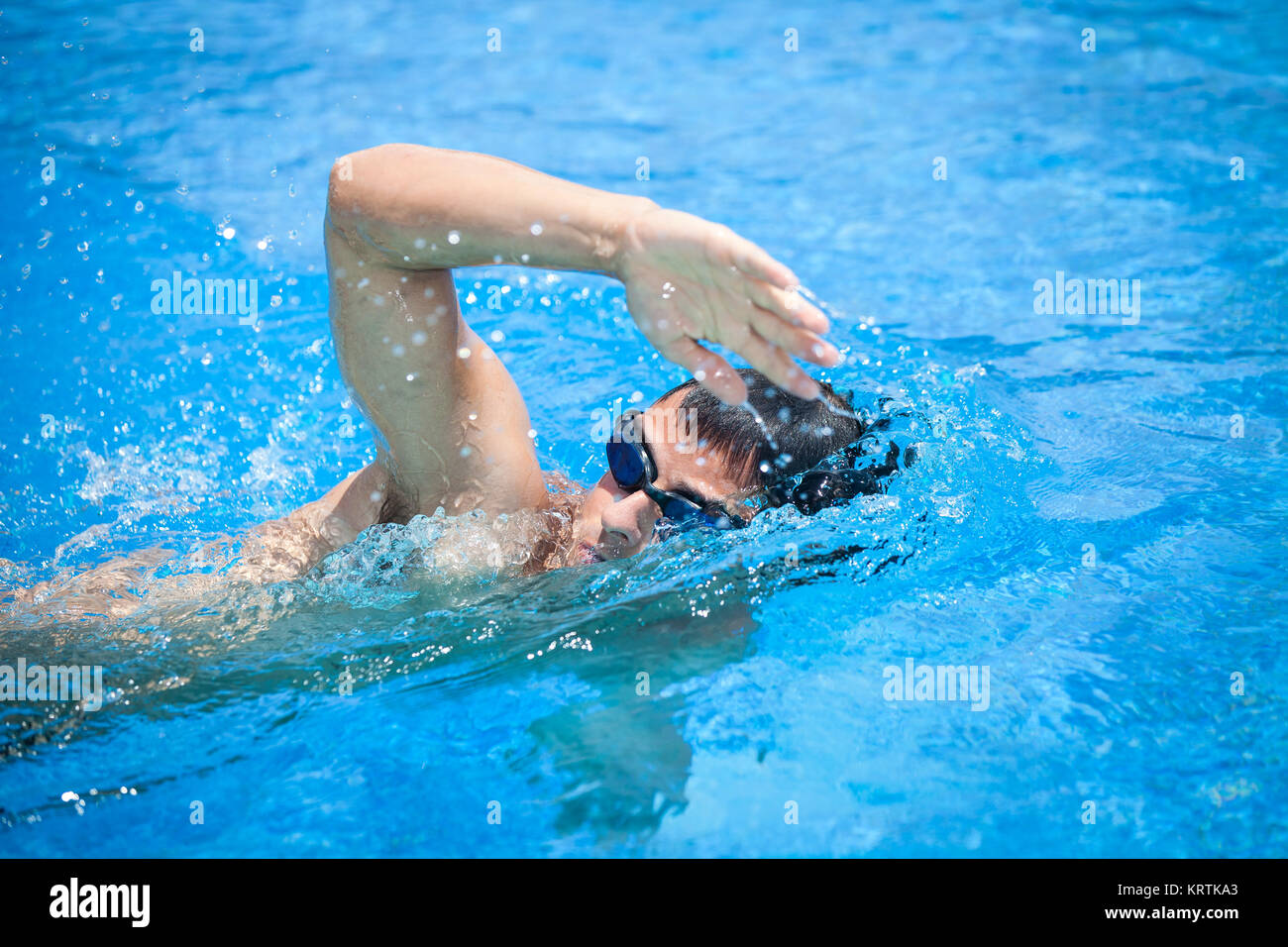 Young man swimming the front crawl in a pool Stock Photo - Alamy