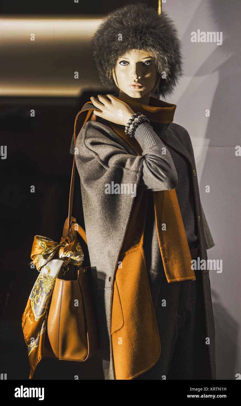 Fashion retail store hi-res stock photography and images - Alamy