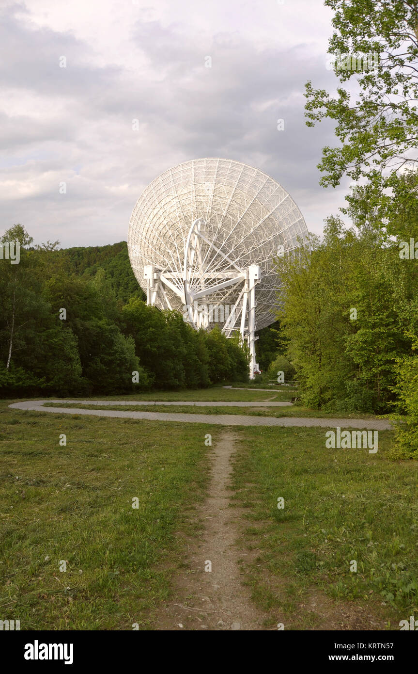 radio telescope effelsberg Stock Photo - Alamy
