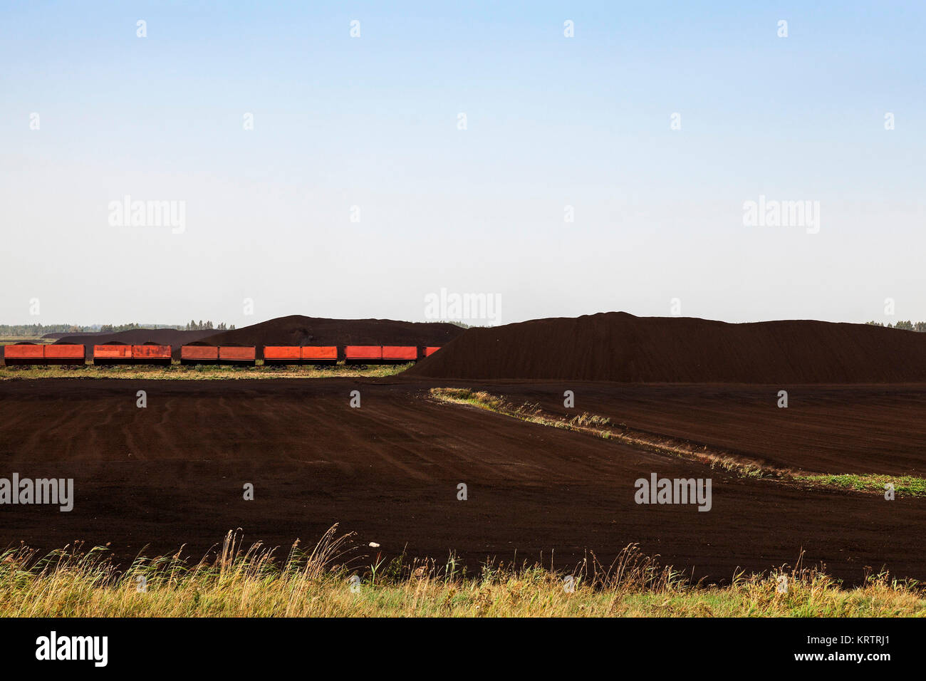 extraction of peat Stock Photo - Alamy