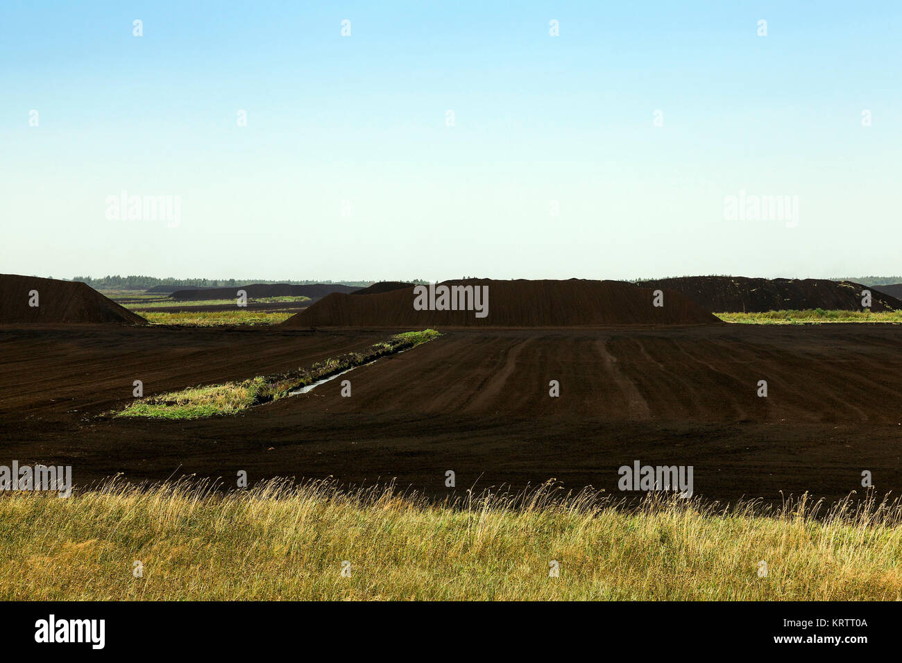 extraction of peat Stock Photo - Alamy